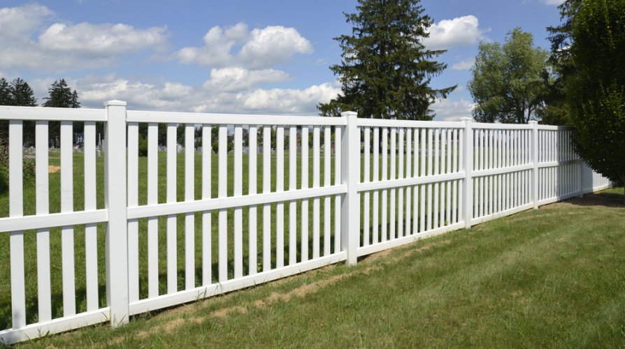 Constructing a Sturdy Fence with the Help of Fence Brackets