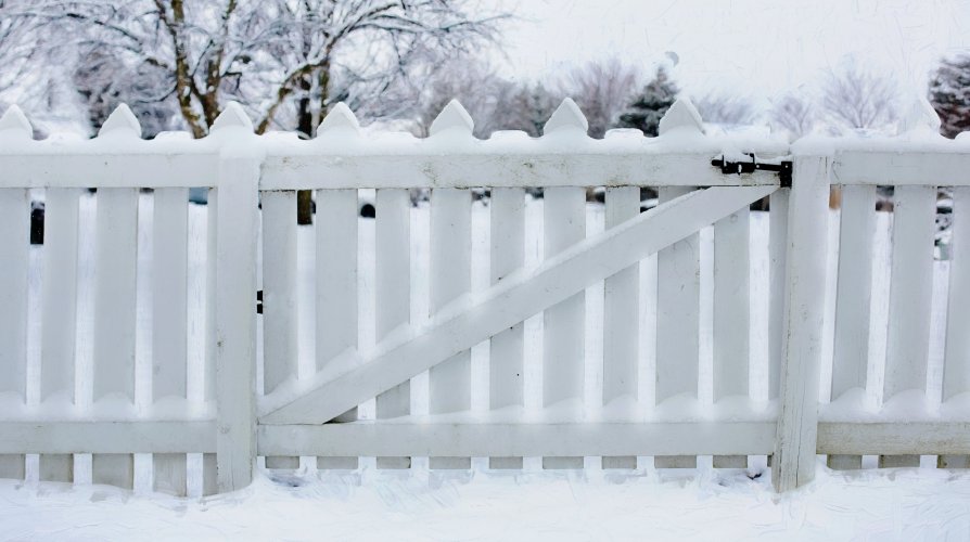Picket Fence Ideas That Will Complement Your Outdoor Space